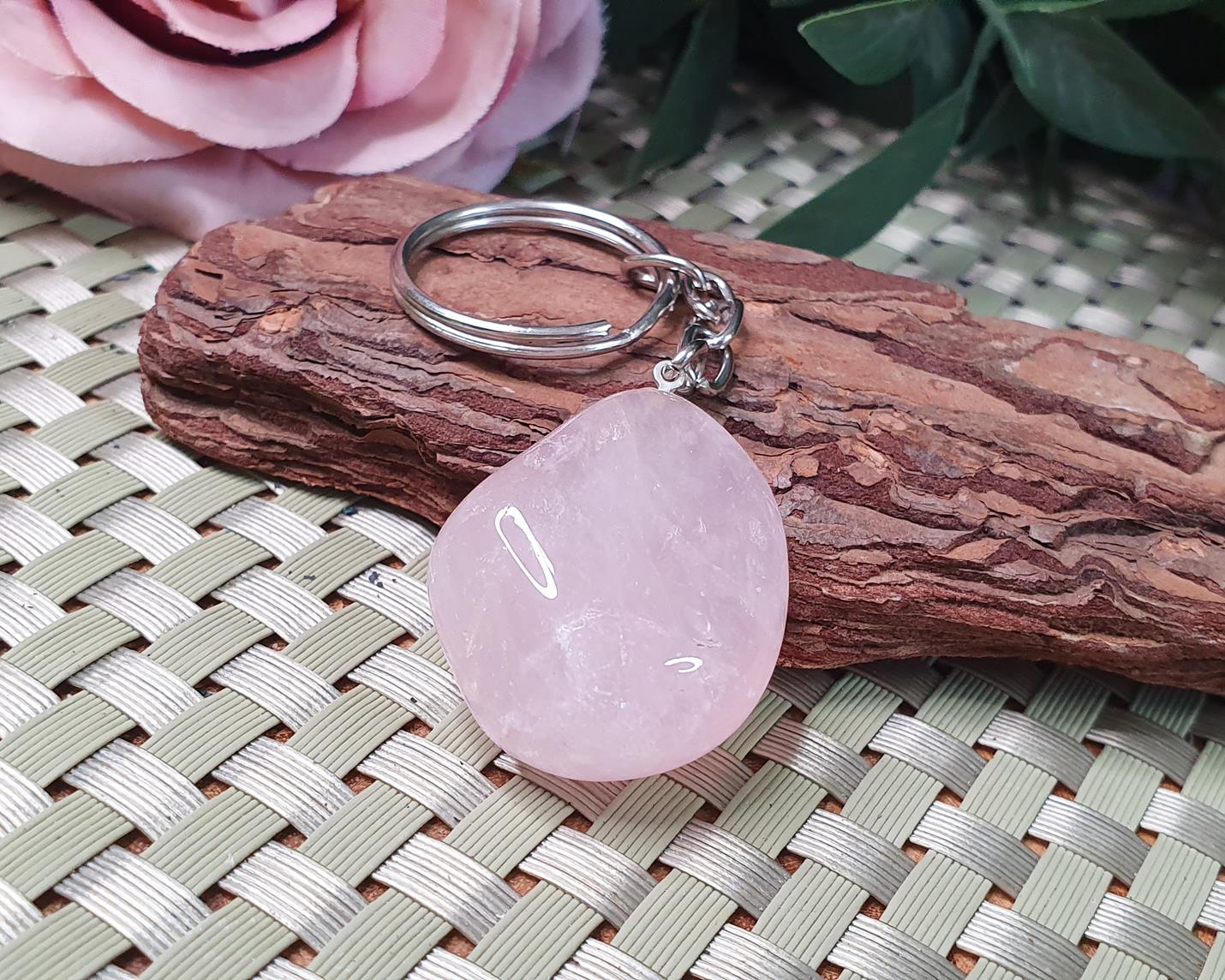 Tudo Sobre o Quartzo Rosa - Significado, Energias e Usos