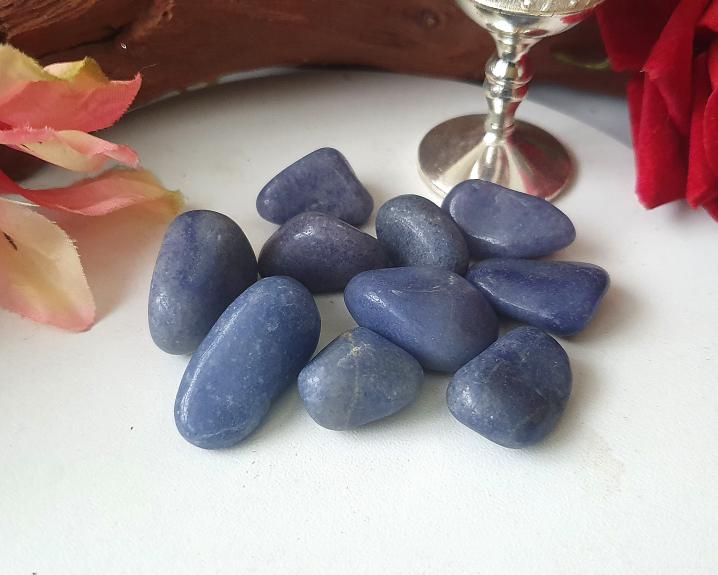 Tudo Sobre o Quartzo Azul - Significado, Energias e Usos