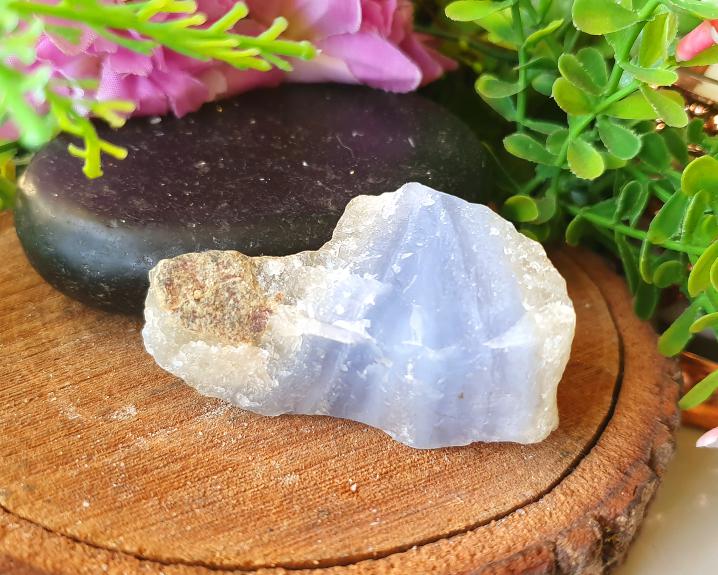 Tudo Sobre a Ágata Azul - Significado, Energias e Uso