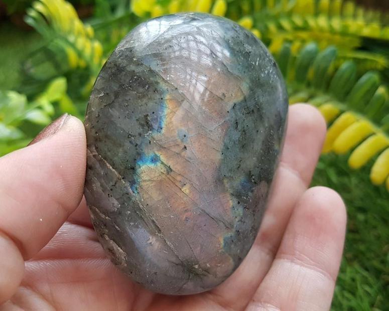 Tudo Sobre a Labradorita - Significado, Energias e Usos